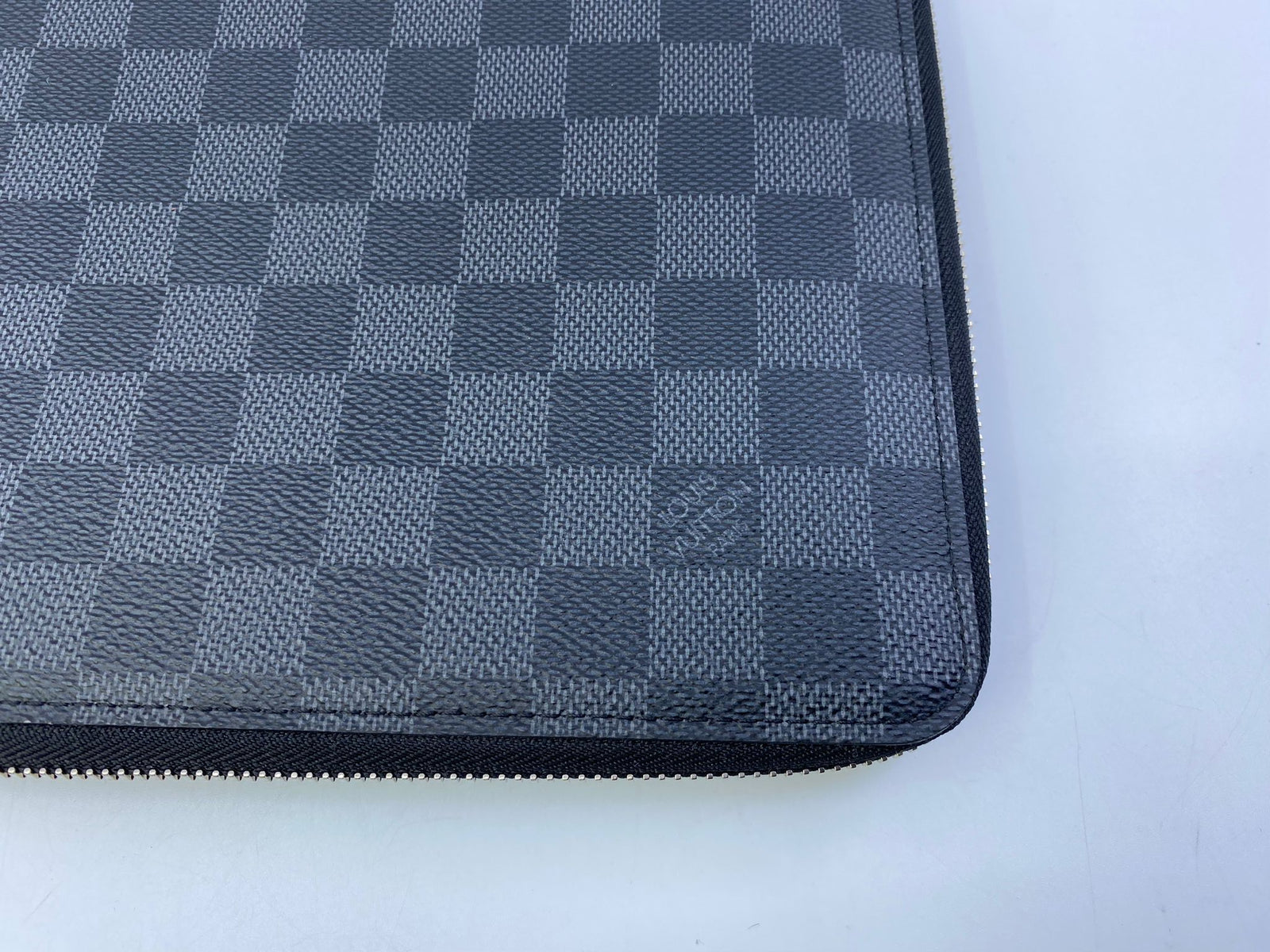 Louis Vuitton Damier Graphite Canvas iPad Essential Case Louis Vuitton Damier Graphite Canvas iPad Essential Case