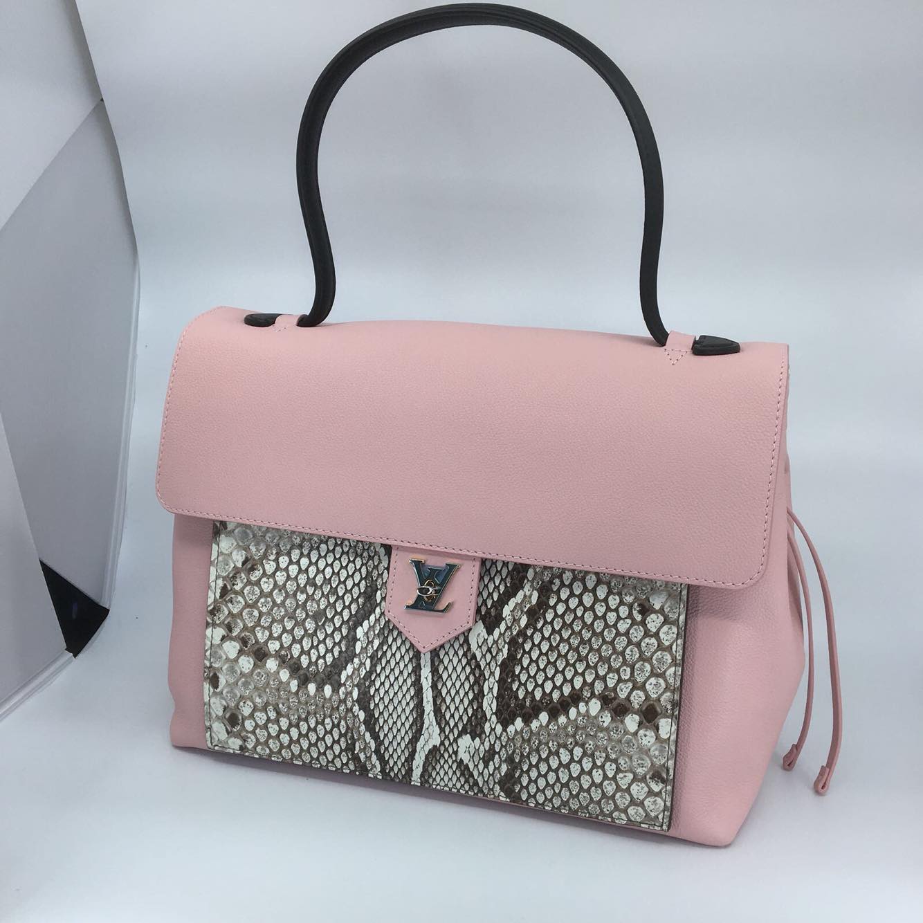 Louis Vuitton Women's Pink Python Leather Lockme MM Handbag – Luxuria & Co.