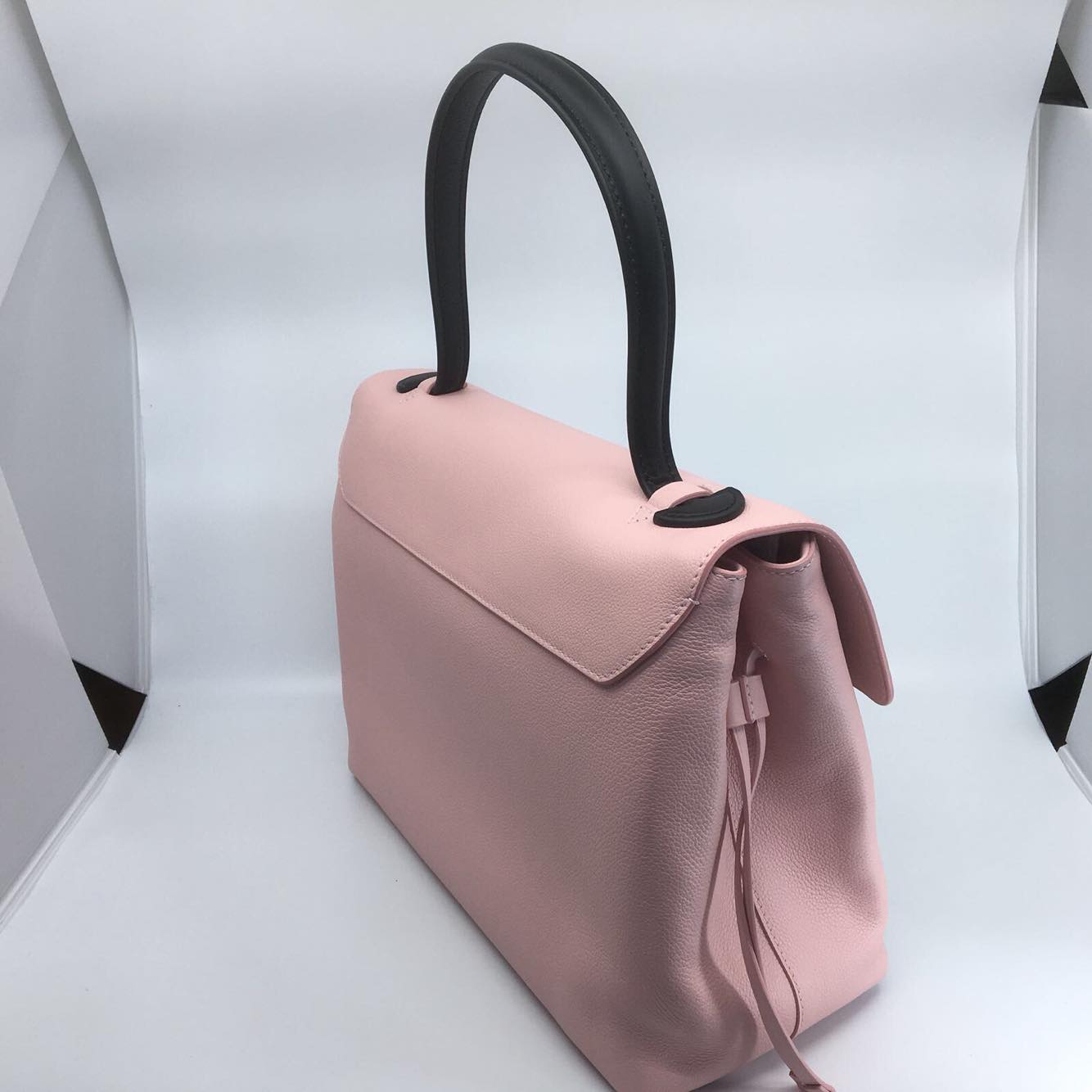 Louis Vuitton Women's Pink Python Leather Lockme MM Handbag – Luxuria & Co.